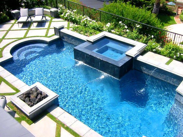 Our New Casa: Pools with Built-In Spas