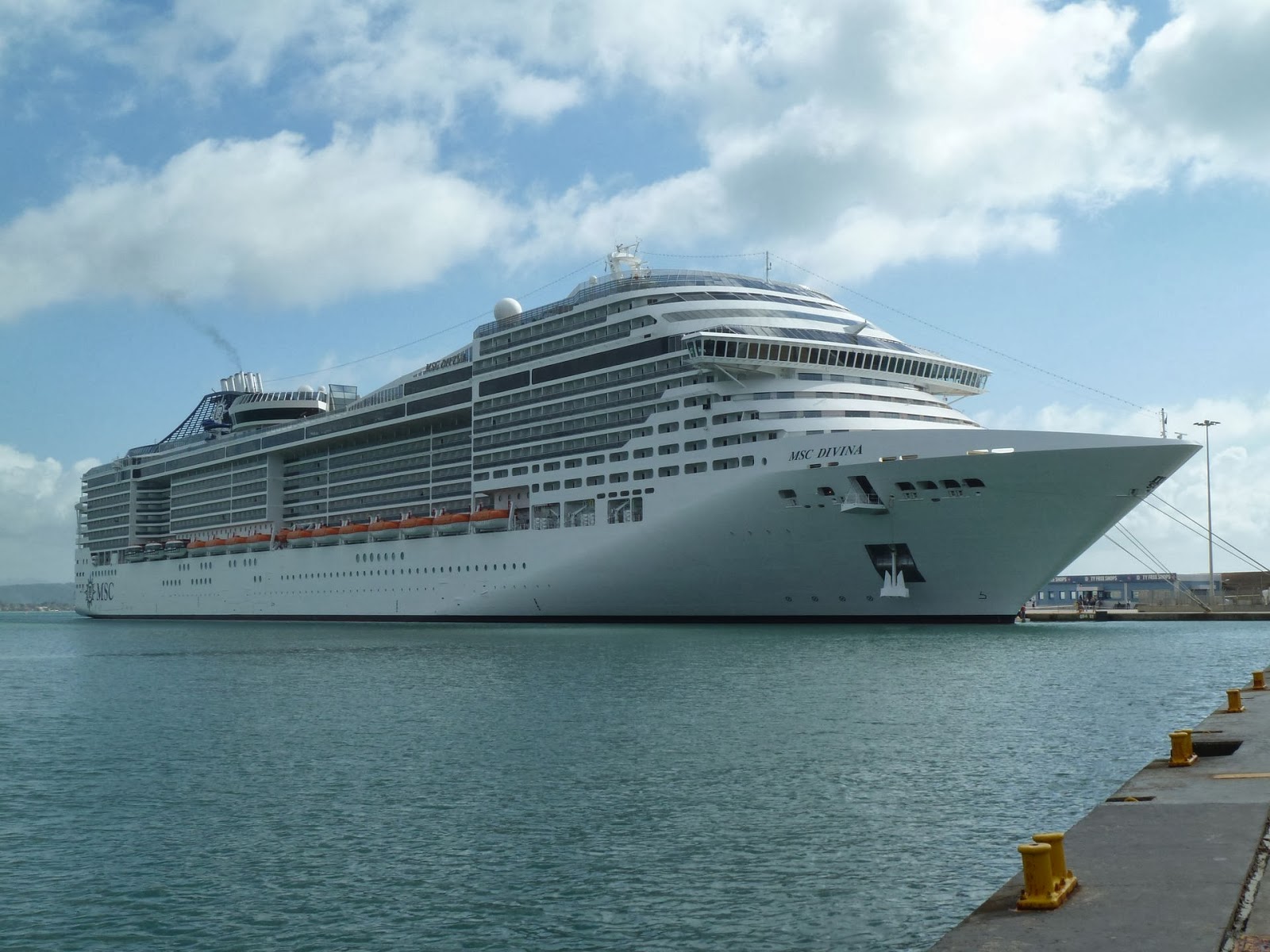 TRAVEL GOSSIP : MSC DIVINA MSC YACHT CLUB