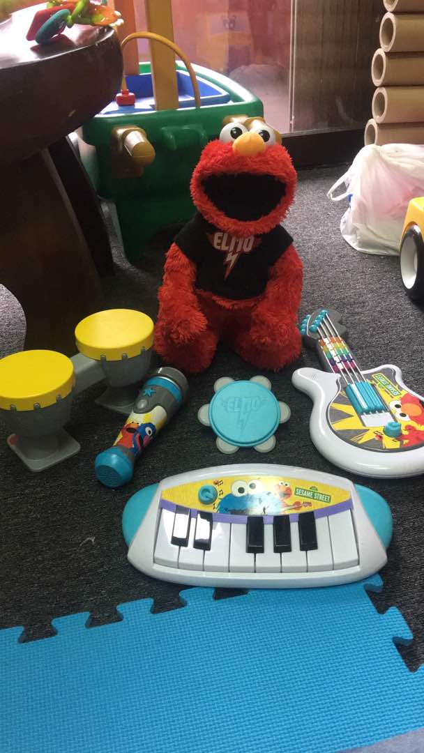 Mybundletoys2 Sesame Street Lets Rock Elmo With Additional Instruments
