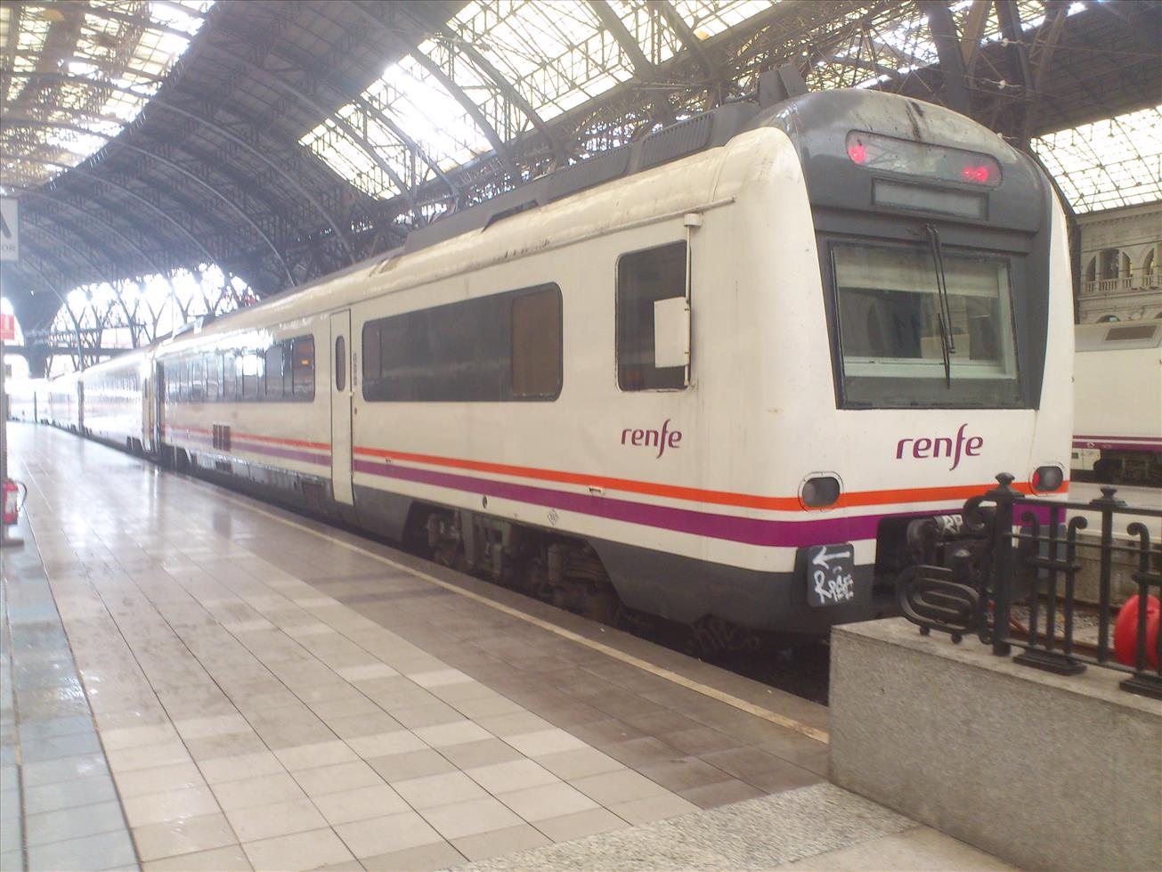 Rails sense fronteres: Renfe 448 – Media Distancia