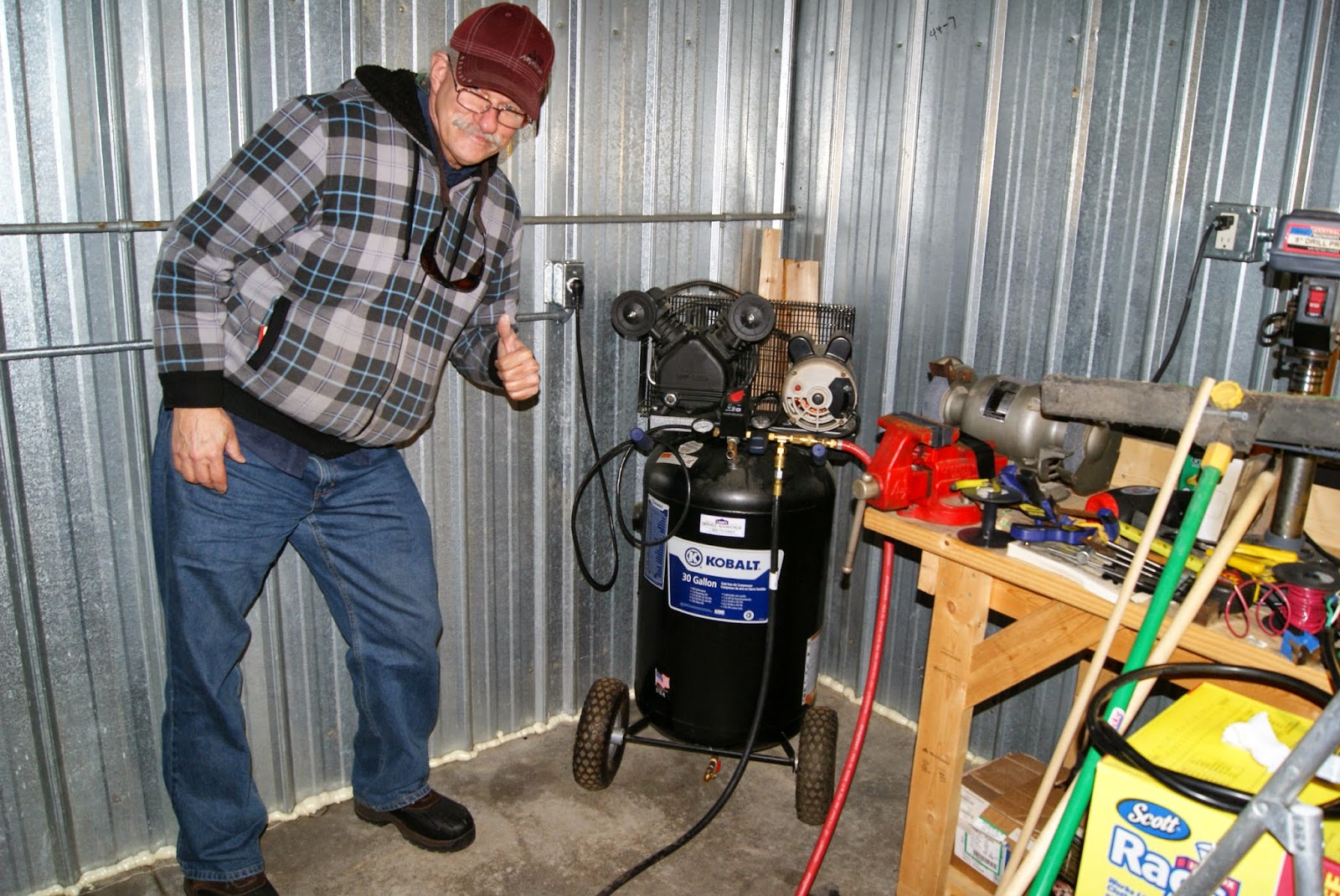 DOG Aviation John's RV-12 Blog: New Power Outlet For Air Compressor
