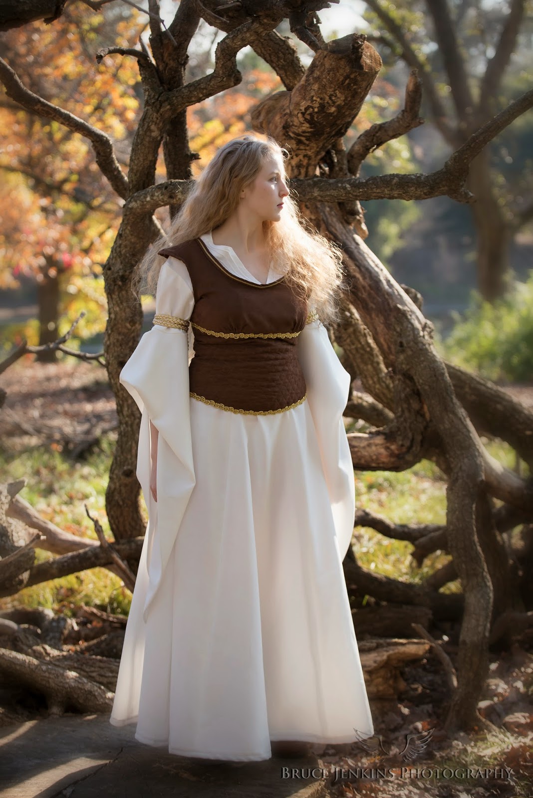 Happily Grim: Éowyn's Shieldmaiden Dress Tutorial