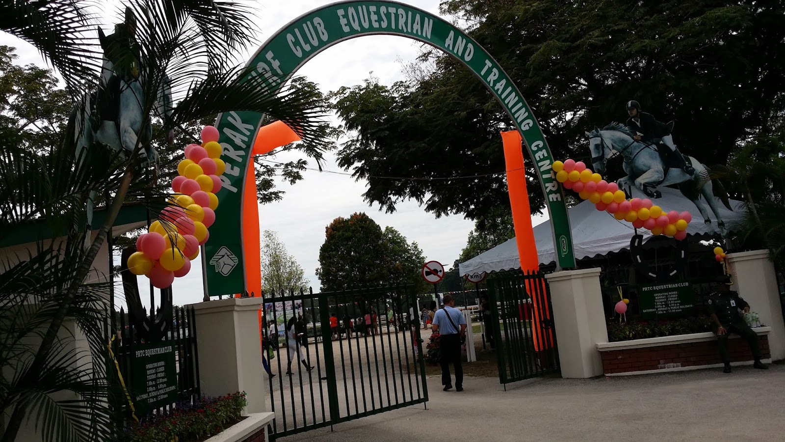 Xing Fu: VISITING HORSE SHOW AT PERAK TURF CLUB