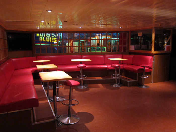 Reasons to Explore - a Travel Blog: Life on the Ship: Crew Bar