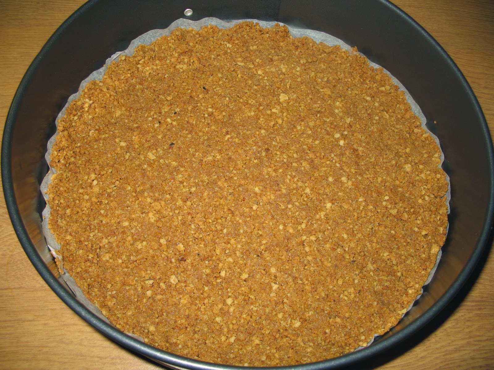 Helkan Keittiössä: Gluteeniton Luumu-rahkakakku