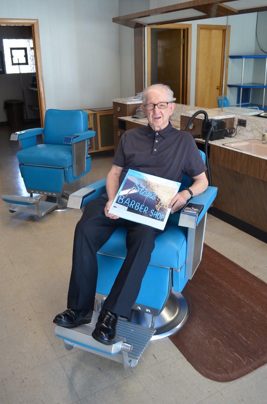 Southwest Chicago Post: Stan Podlasek Retires; Barber Shop Was an ...