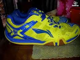 CERITA DAN TAULADAN: kasut badminton pilihan ramai