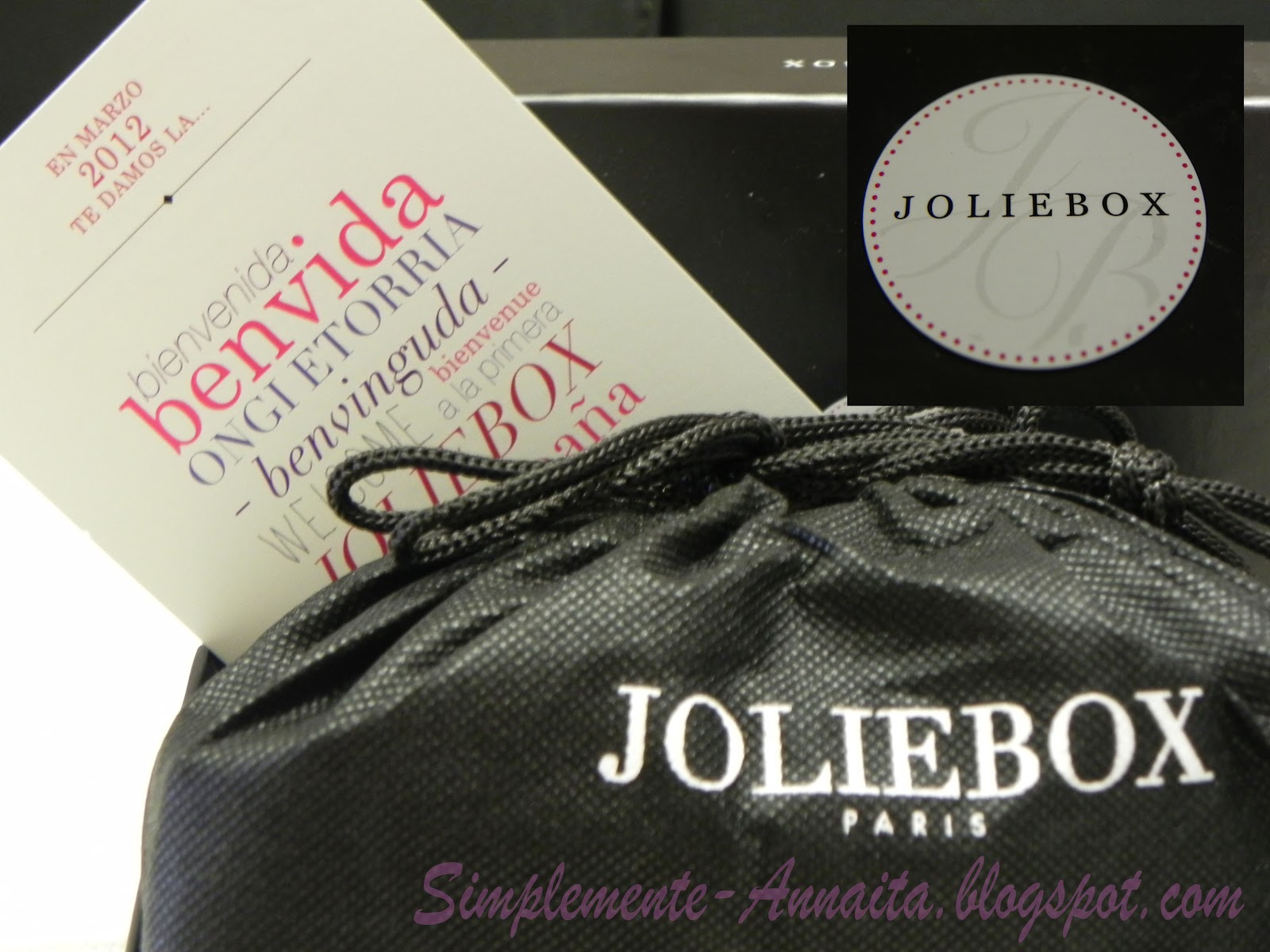 * Simplemente Annaita *: La primera JOLIEBOX . . . ha llegado en MARZO