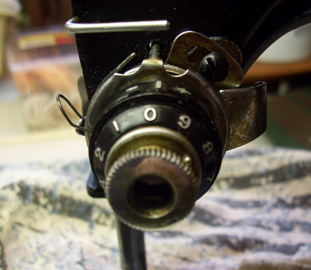 My Sewing Machine Obsession: Singer 221 - tension assembly
