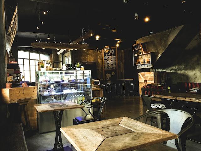 Upstairs Coffee, Sibu, Sarawak. - Curves and Footprints