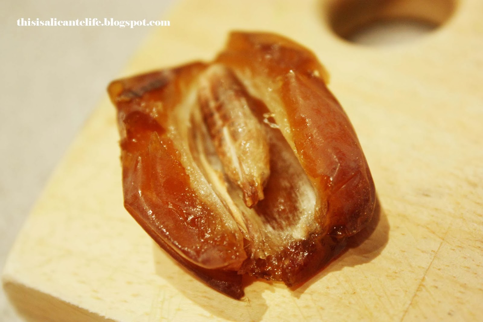 This is Alicante Life: Do you fancy a date? - (the edible type). And ...