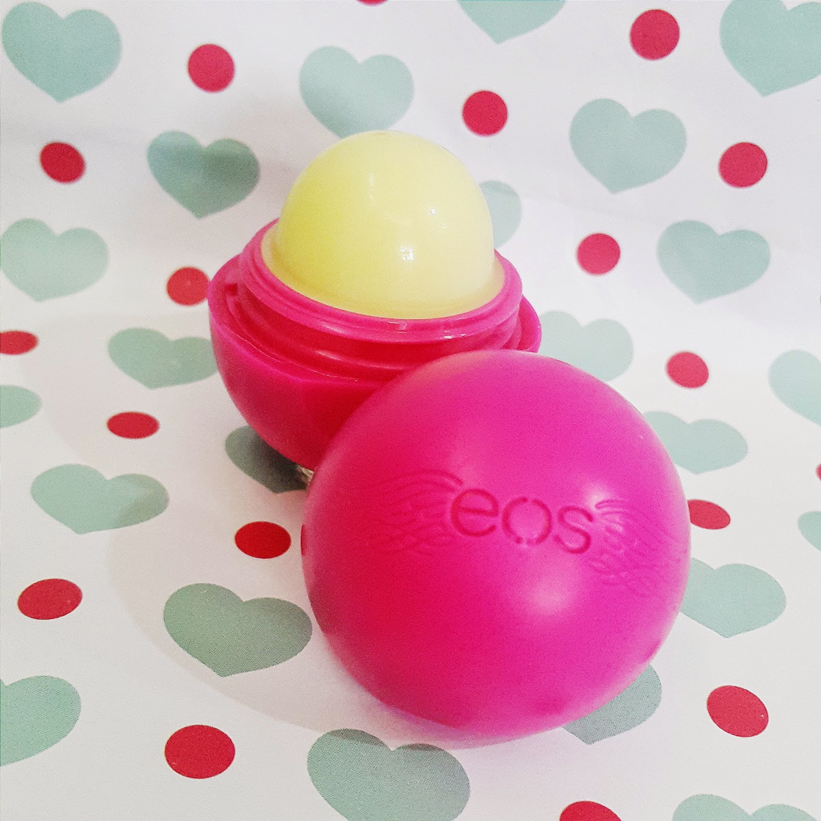 Felicia Fidelia: REVIEW - EOS sphere lipbalm in wildberry limited edition