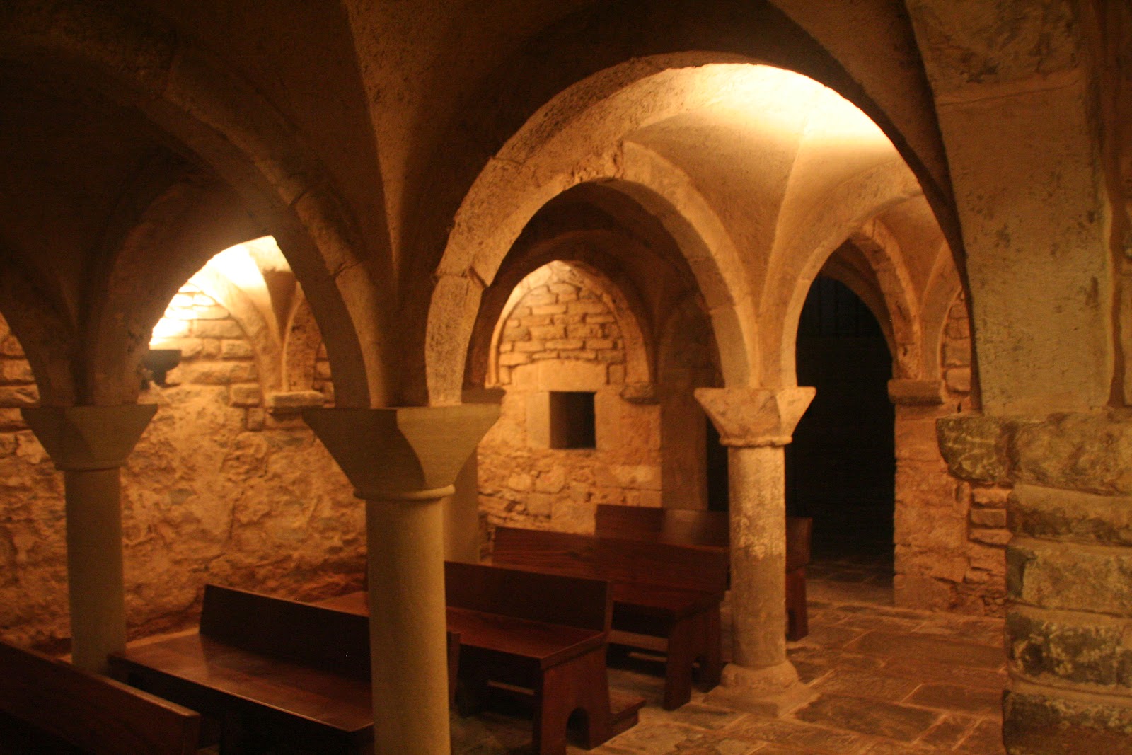 Baúl del Arte: LAS CRIPTAS ROMÁNICAS