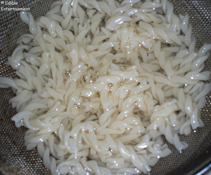 Edible Entertainment: How to cook Pasta in the Microwave