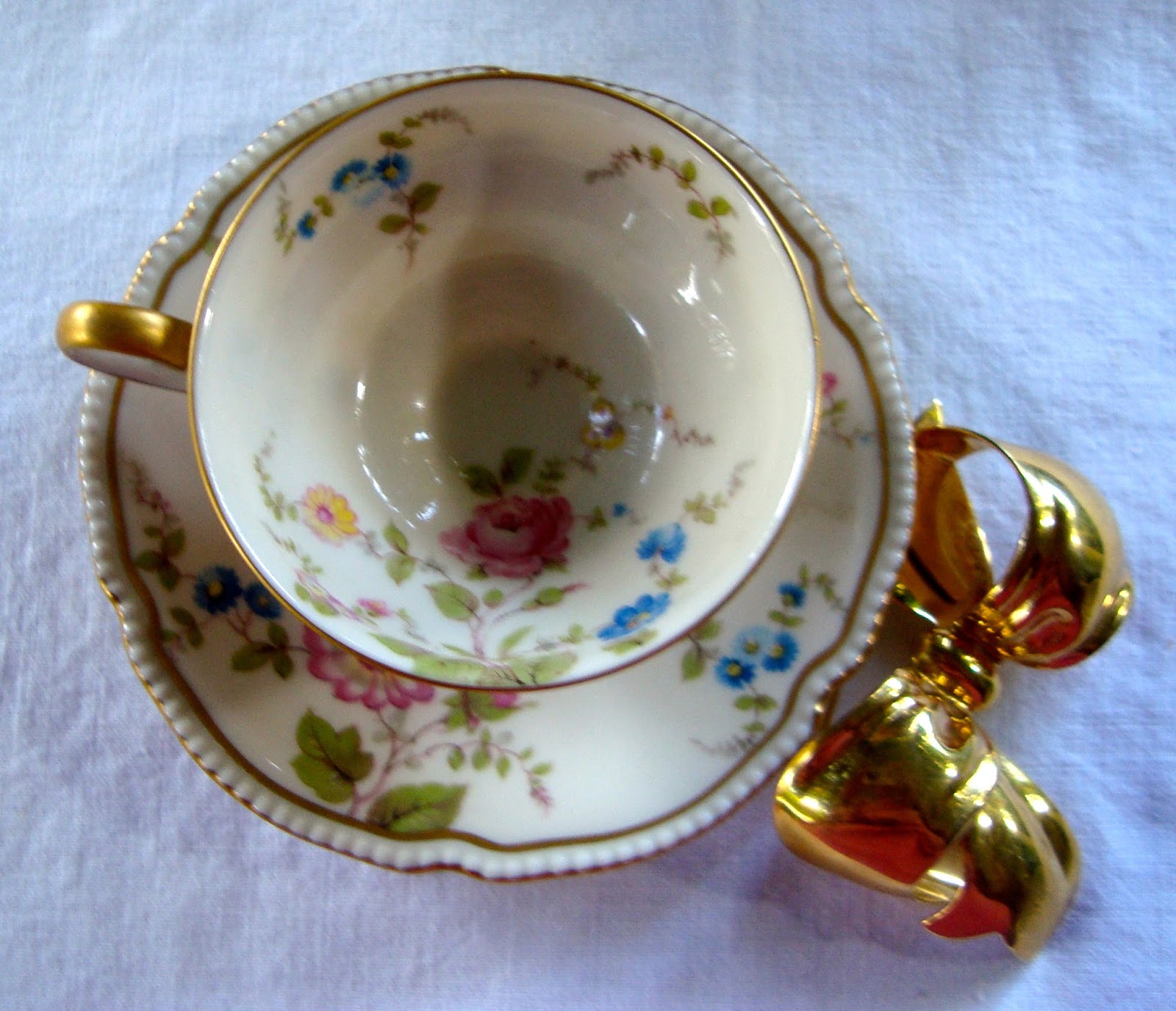 Martha's Favorites: DOING NORMAL THINGS WITH MY TEA CUP FRIENDS!