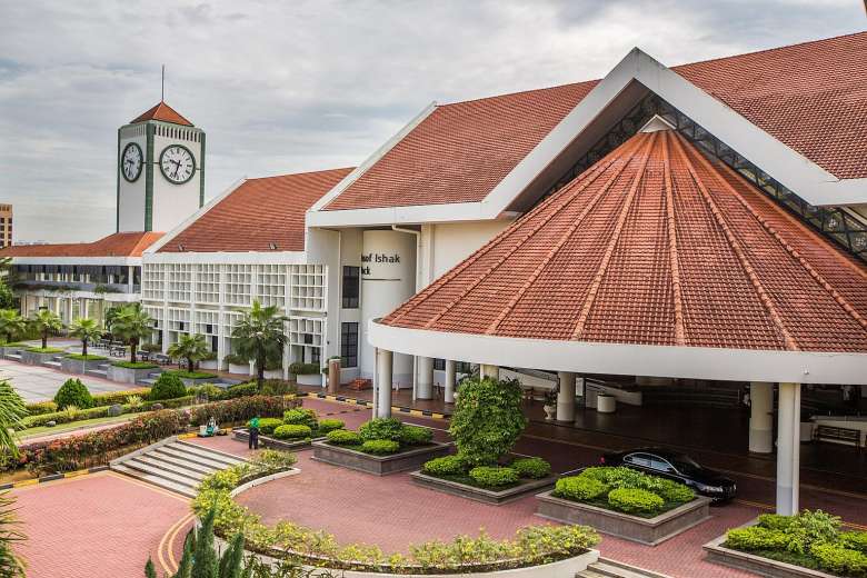 What is raffles institution DSA criteria and how can one apply for it?