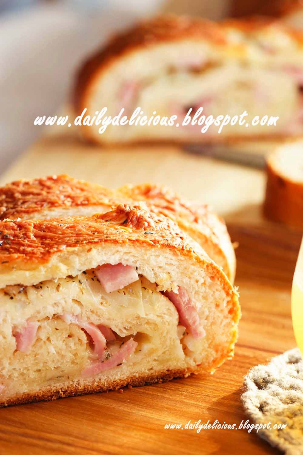 dailydelicious thai: Ham and Onion cheese roll: Have your bread and eat it
