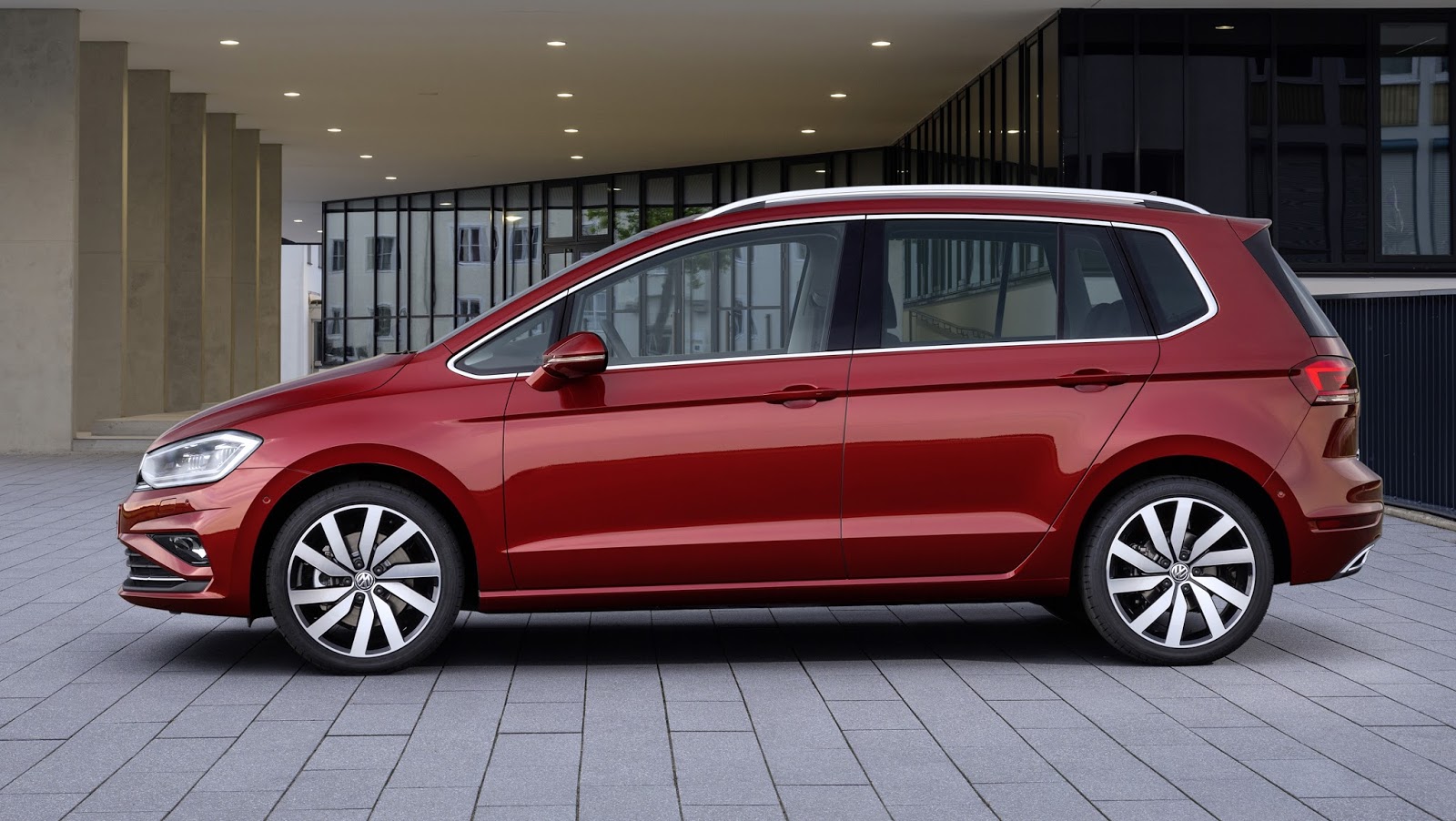 Ligeras mejoras: Volkswagen presenta al renovado Golf Sportsvan ...