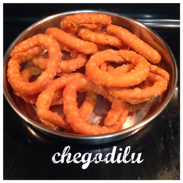 Sarita's Kitchen Blog: Chegodilu (crispy rice flour rings)