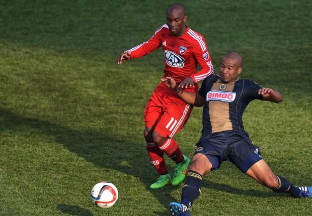 EL SPORTING SIGUE A FABIAN CASTILLO