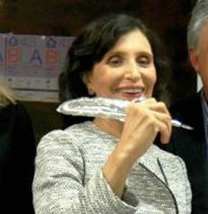 Carta de las Culturas: Feria del Libro: ‘Pluma de Plata’ para Ángeles ...