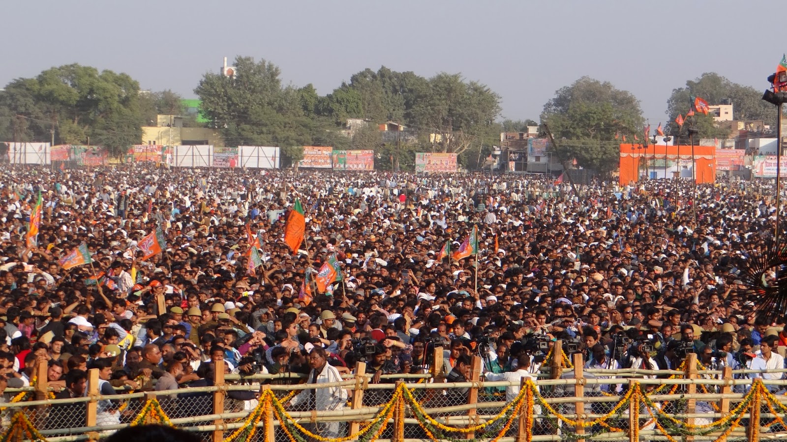 Competitive Times - Massive crowd during Modi rally in Agra