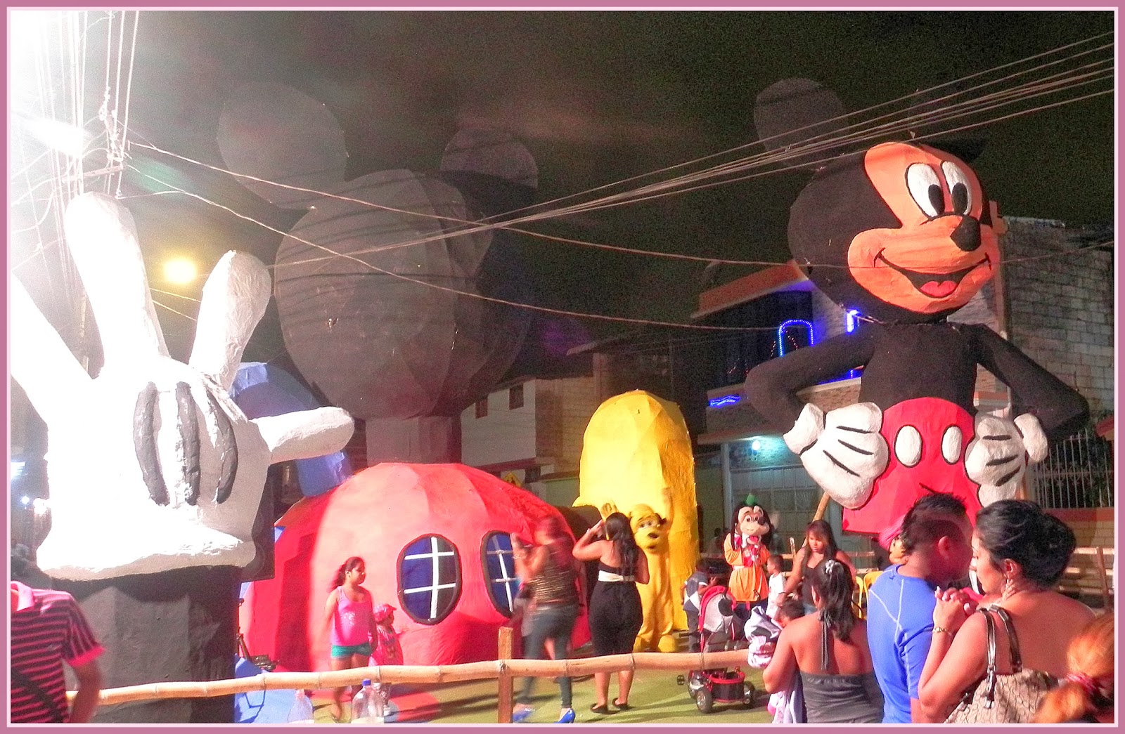 Fotos, Scrap y Algo mas.: Monigotes Gigantes - Tradición de mi País!