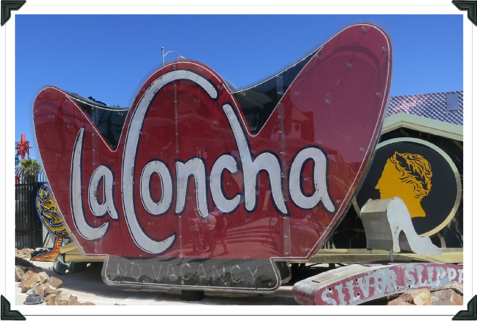 Zetta's Aprons: Vintage Vegas....The Neon Boneyard!