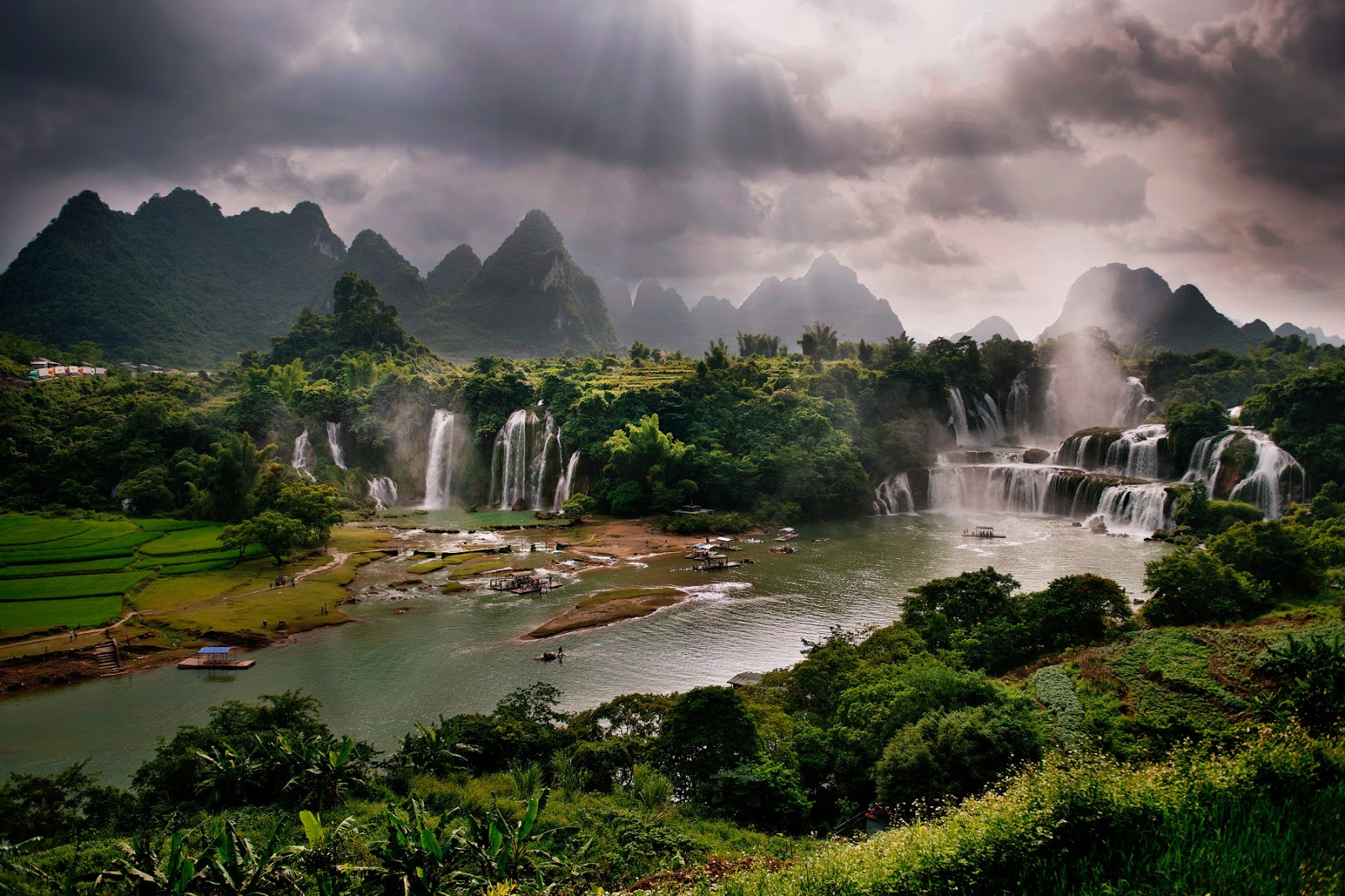 La Dolce Vida : Detian Waterfall China