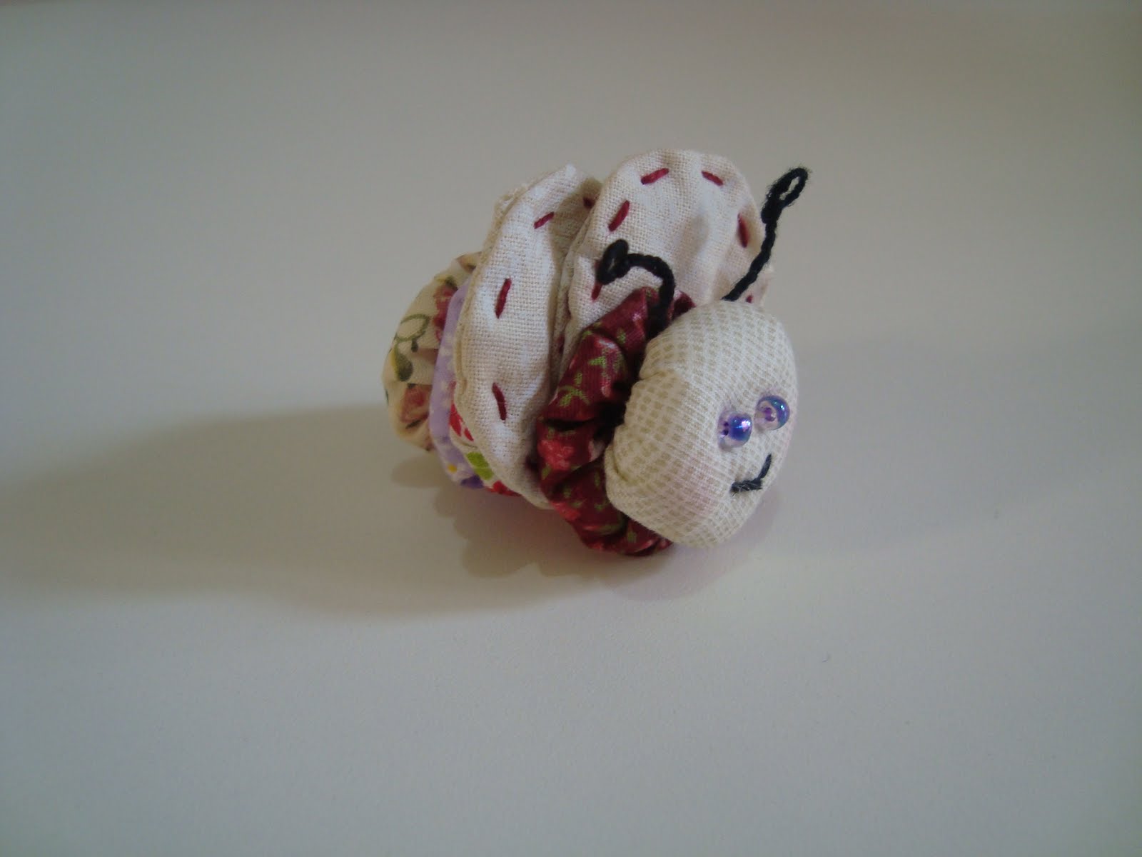 ♥ಌஜღ♥ Bocomoco ♥ಌஜღ♥: Abelhinha de Fuxico