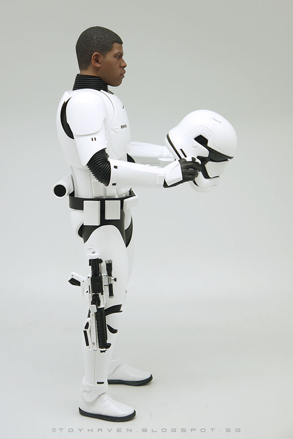 toyhaven: Presenting the Hot Toys 1:6 scale First Order Stormtrooper FN ...