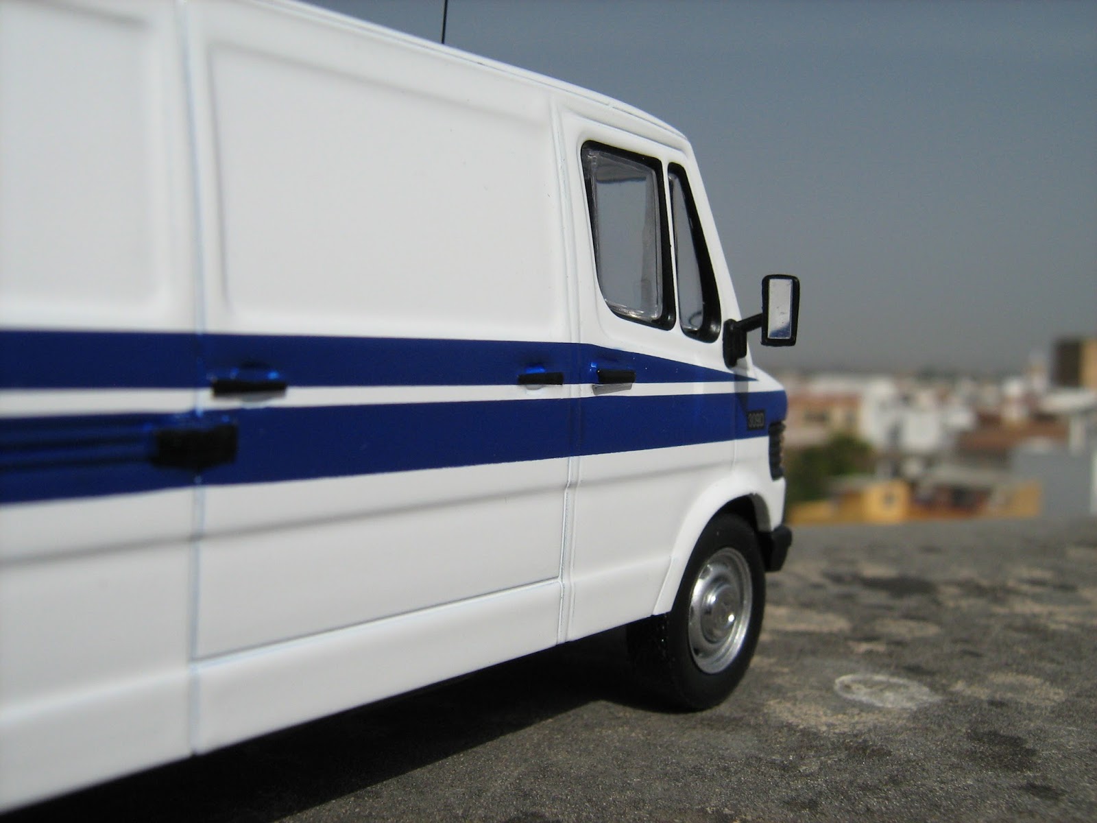 El Garaje Algabeño: Mercedes Benz T1 309D "Service Mercedes" de IXO