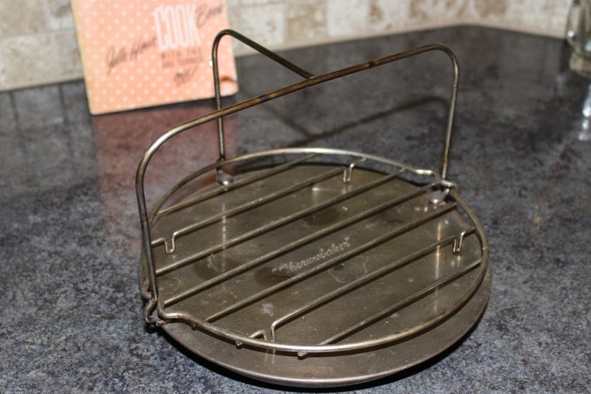 The Nostalgic Cook: Raisin Pie with Crumb Topping