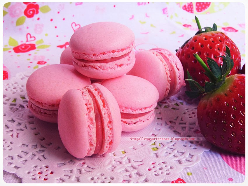 N.M. Galletas Artesanas: Mini macarons de fresa