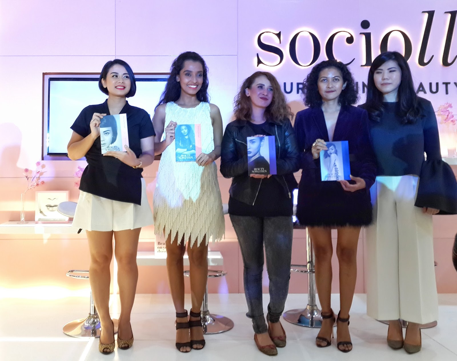 50's Style at Sociolla Pop Up Store Jakarta Grand Opening Night — APRIJANTI