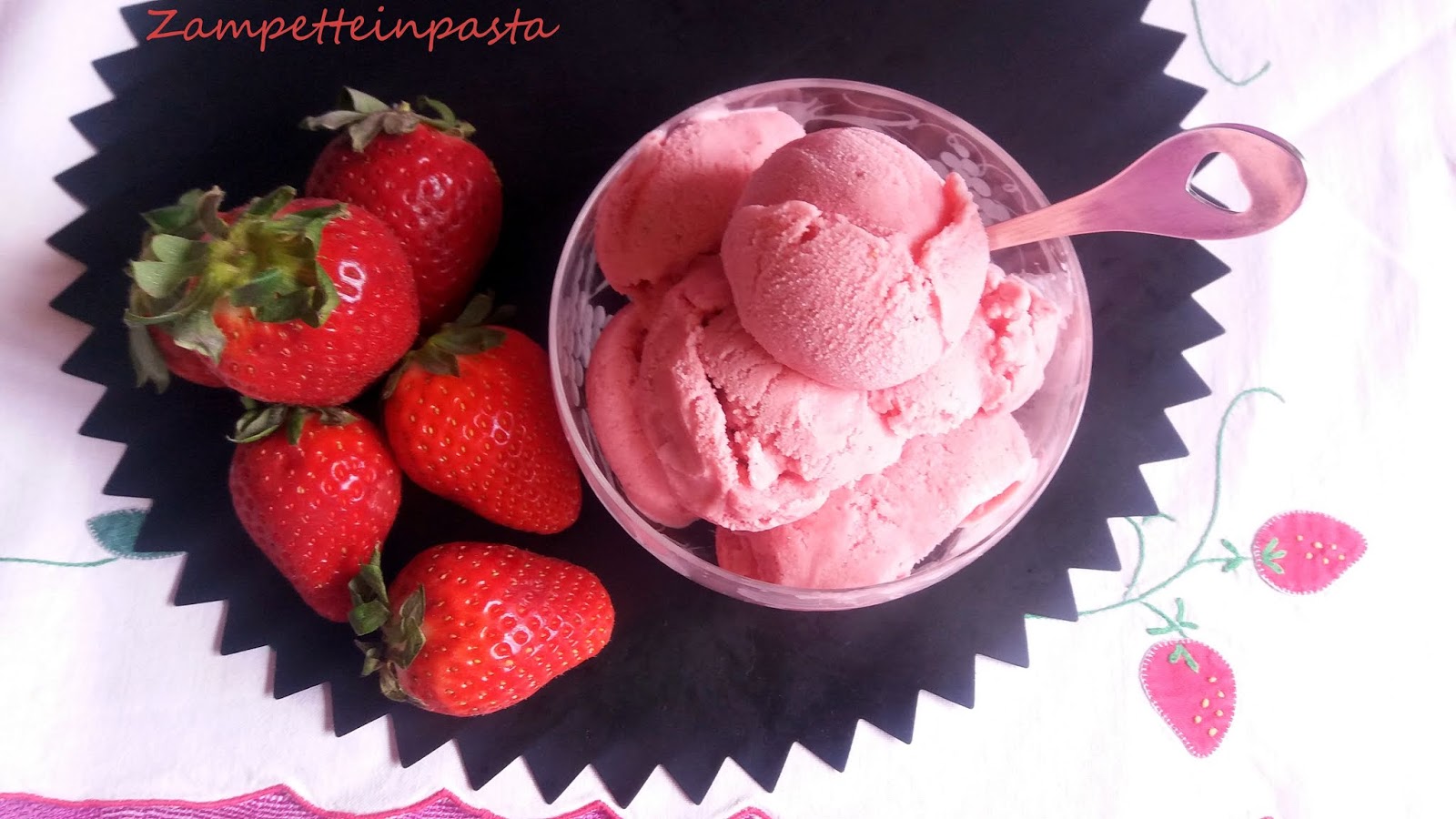 GELATO DI FRAGOLE | ZAMPETTE IN PASTA