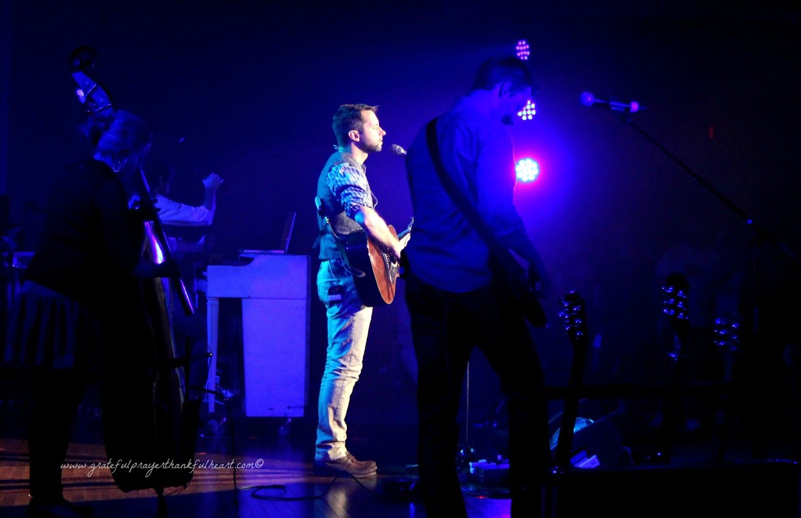 Mandisa, Brandon Heath and Laura Story 3-in-1-tour - Grateful Prayer ...