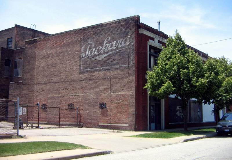 a voice from the rustbelt: ghost signs of cleveland
