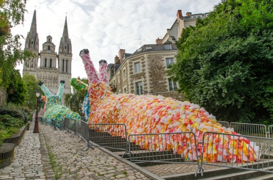 Kuweight 64: ART - GIANT COLORFUL SLUGS WITH PLASTIC BAGS