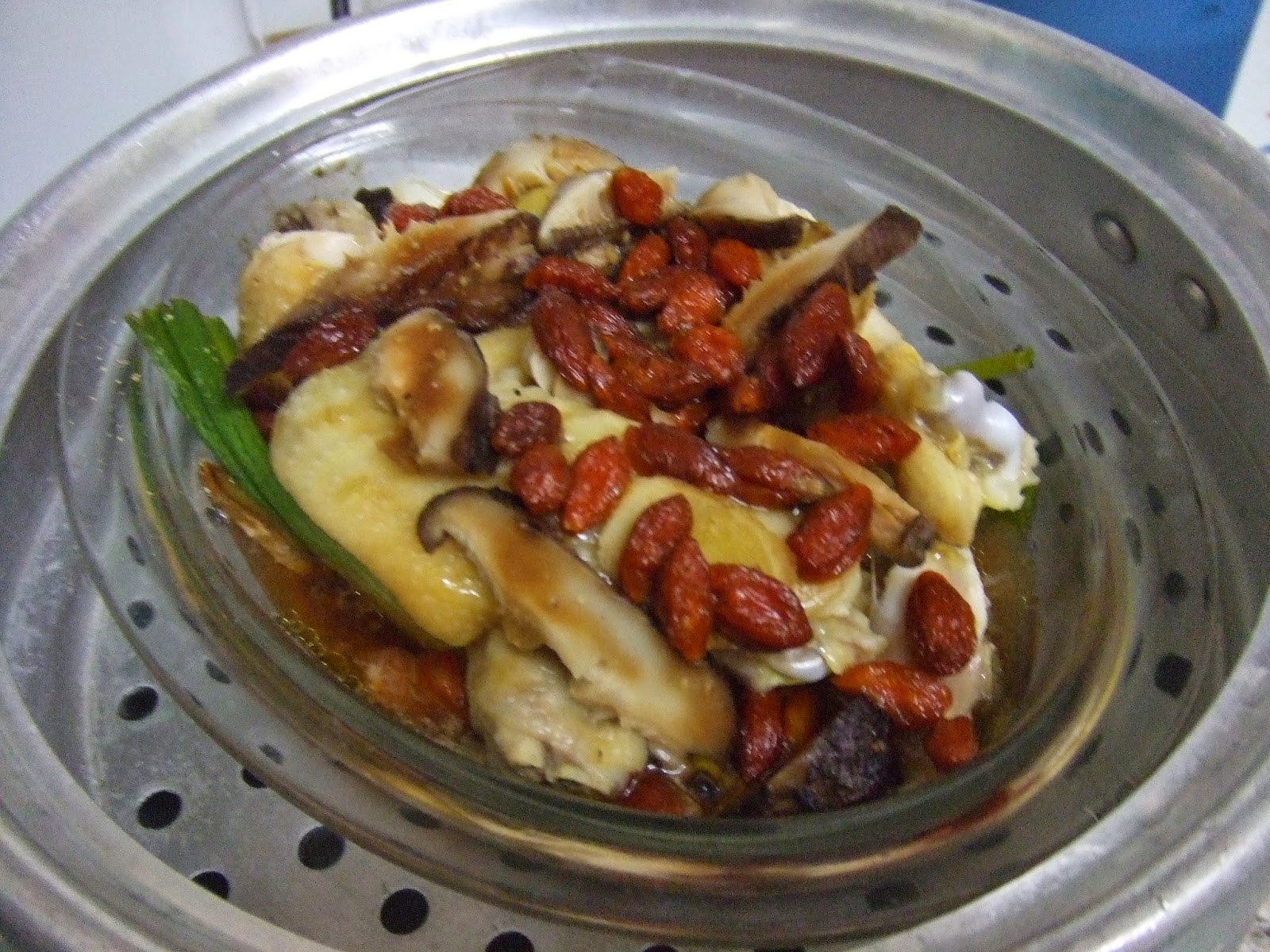 MY-HUMBLEKITCHEN: STEAMED CHICKEN