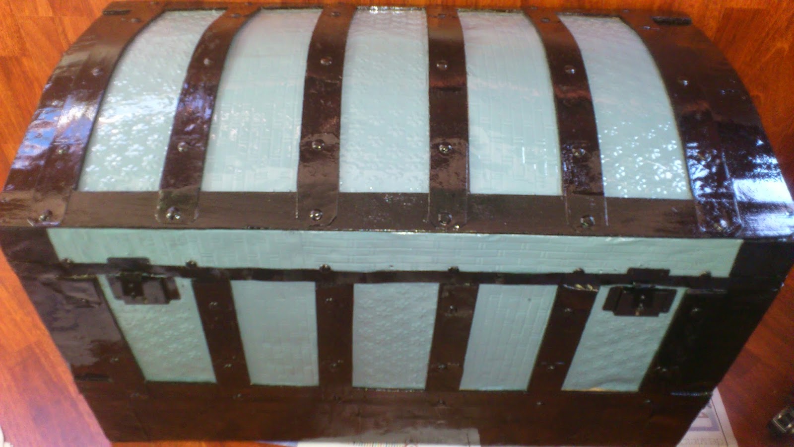 MADERA DE MINDI: Un cambio de imagen para el gran baúl