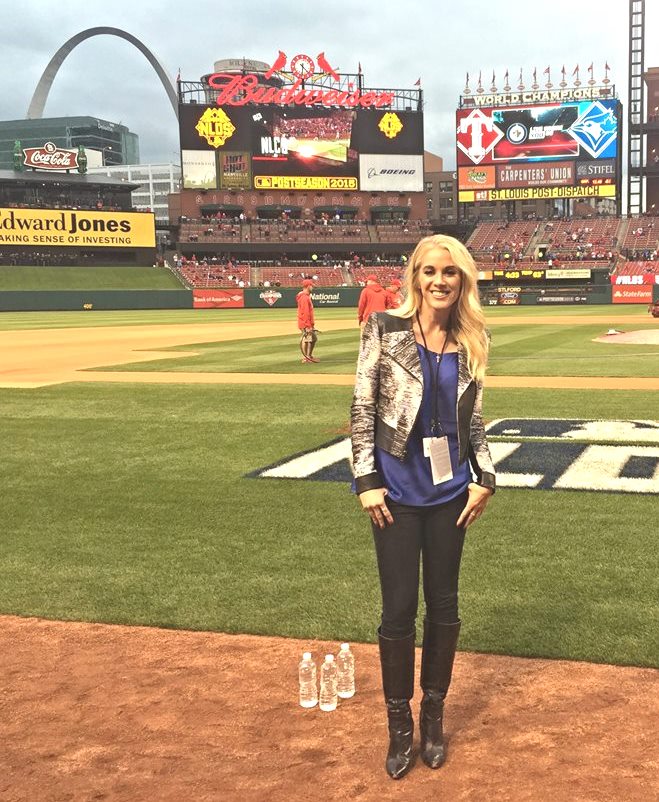 THE APPRECIATION OF BOOTED NEWS WOMEN BLOG : KELLY CRULL LOOKS SWEET IN ...