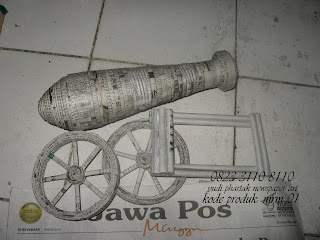 MINIATUR MERIAM KUNO DARI KORAN BEKAS