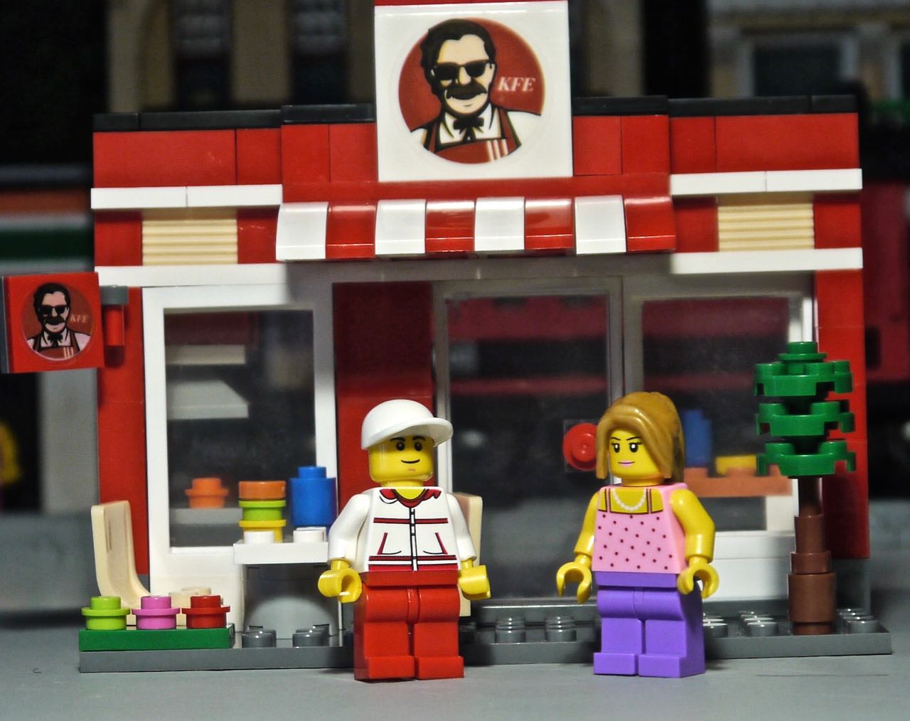 It's Not Lego: Hsanhe 6411-1 Not Lego KFC Shop Set Review
