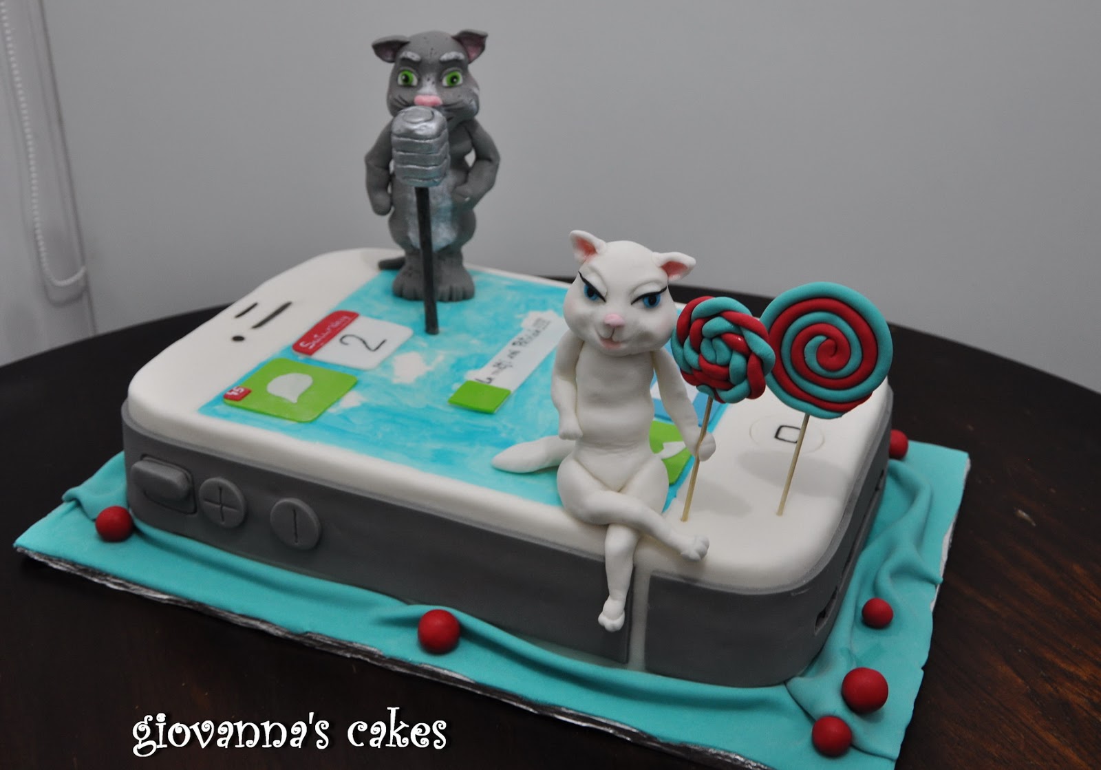 giovanna's cakes: Iphone's Tom & Angela cake