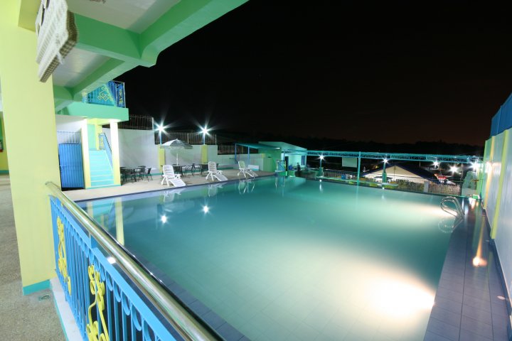 Private Pool In Antipolo Rizal / The house for rent is on block.