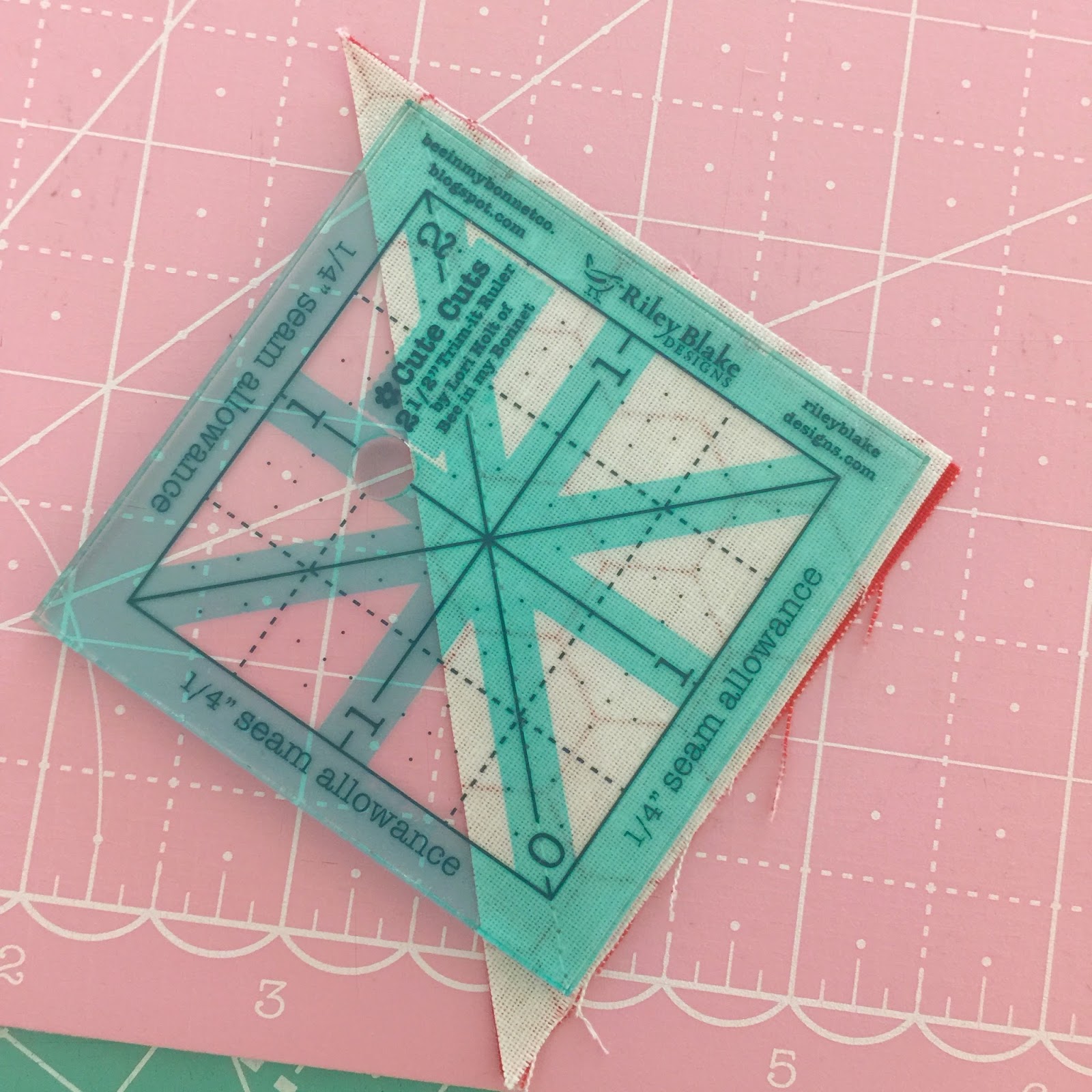 Bee In My Bonnet: Bee Happy Sew Along - Flag and Pinwheels Tutorial!