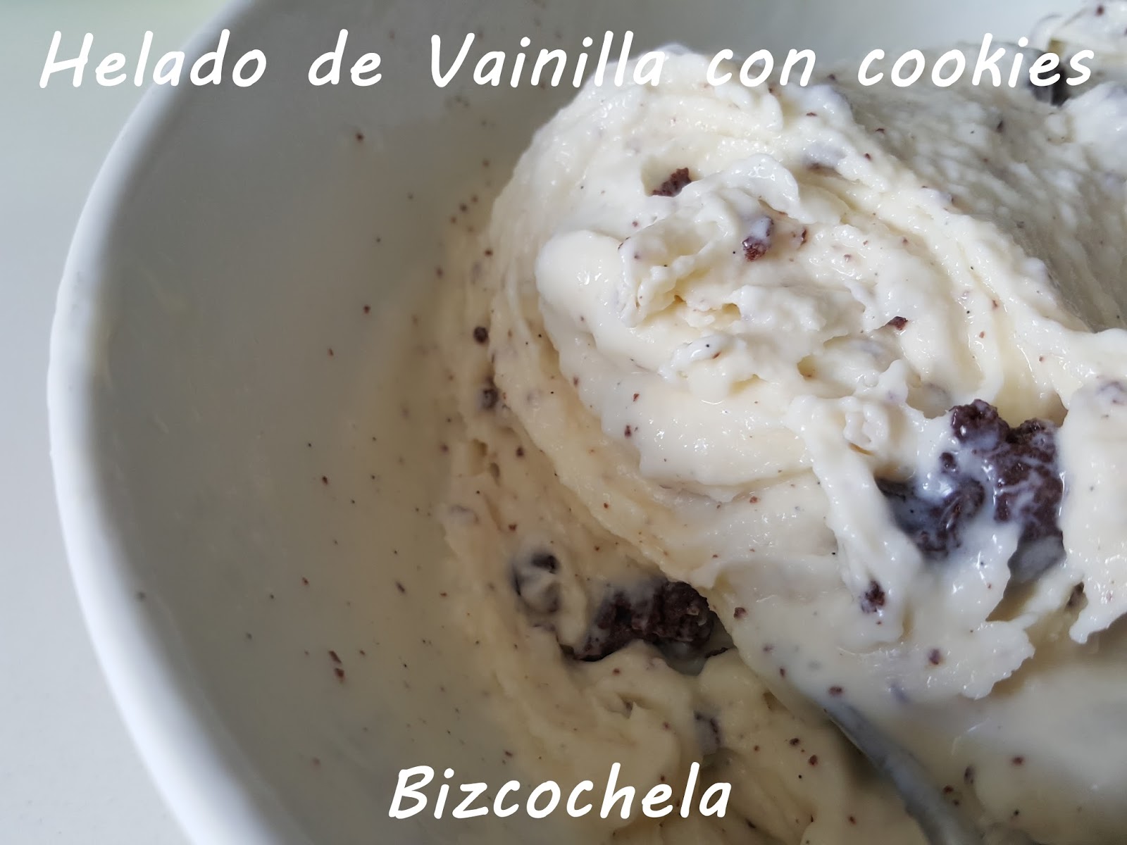 HELADO DE VAINILLA CON COOKIES