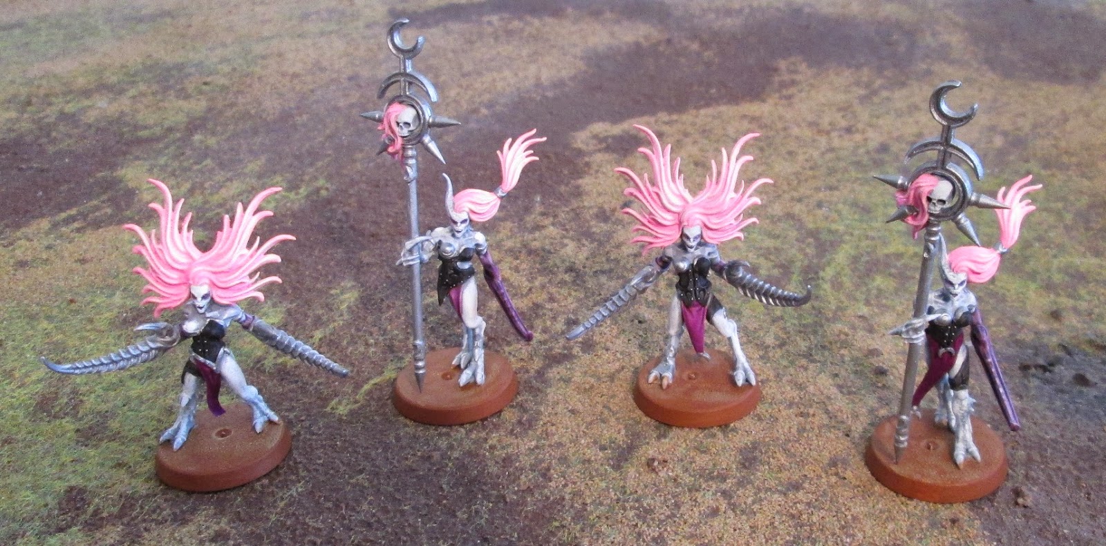 Glenn's GW Minis & Sabers: Painting: Daemonettes