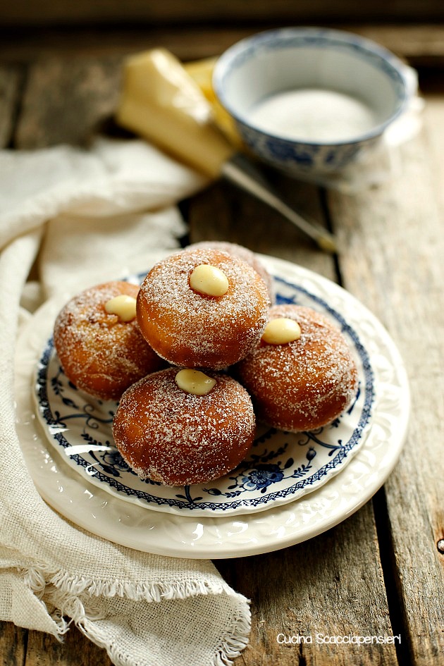 Bomboloni alla crema | Cucina Scacciapensieri